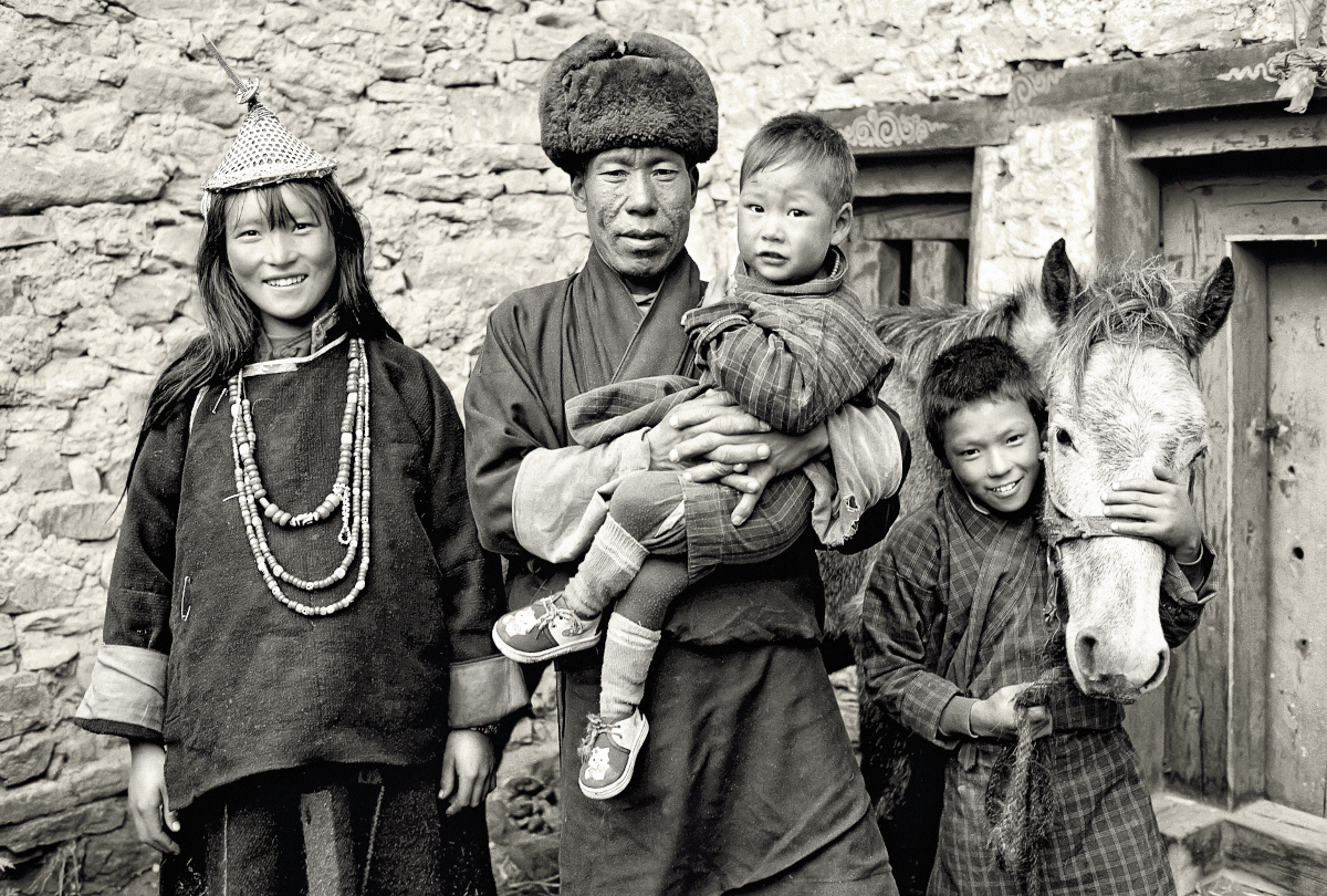 Family with horse, Pazhi, 2002 – Wehrheim Photography